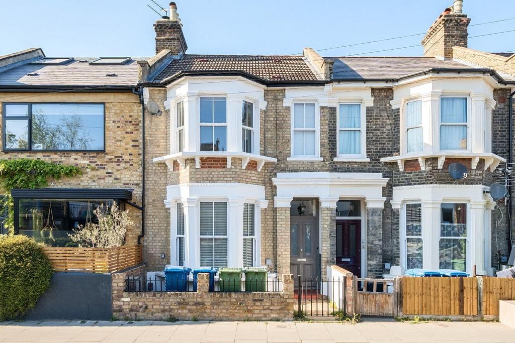 Amott Road, Peckham Rye, London, SE15 4 bed terraced house - £1,500,000