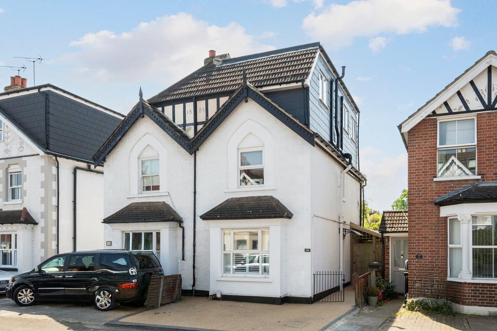 Hersham Road, Hersham, KT12 5 bed semi-detached house for sale - £779,950
