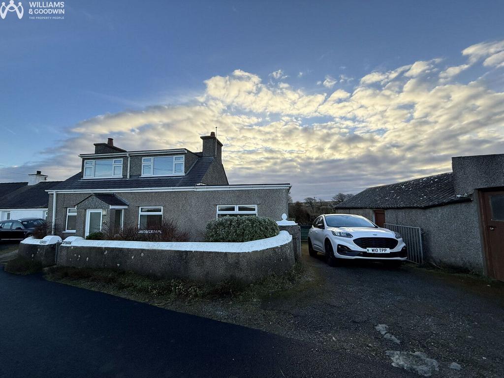 Llanfechell, Amlwch, LL68 3 bed cottage for sale - £285,000