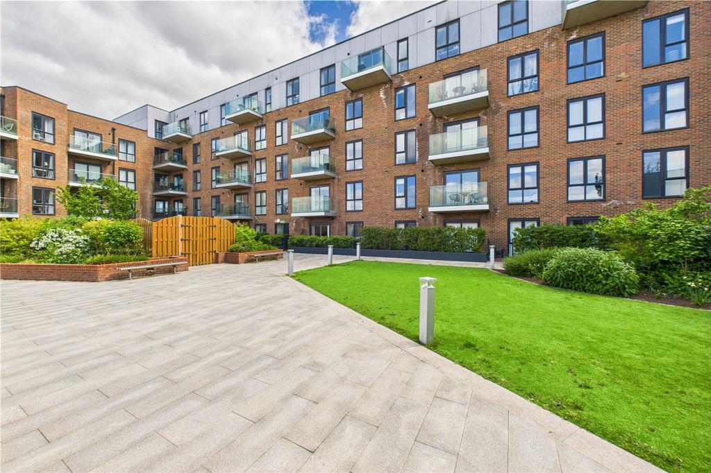 Queens Road, West Sussex RH19 1 bed apartment - £260,000