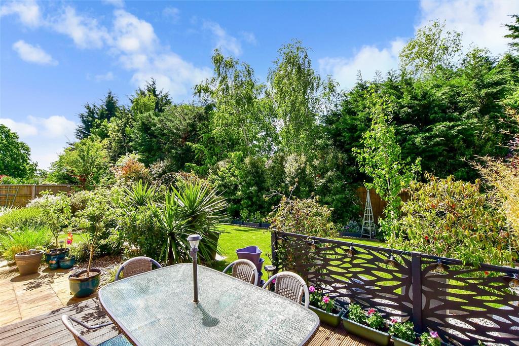 Woodlands Avenue, Rowland's Castle... 4 bed detached house - £700,000