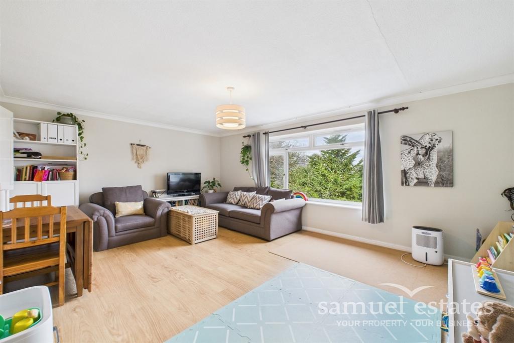 Parker Court, Denmark Avenue, London... 2 bed flat - £2,000 pcm (£462 pw)