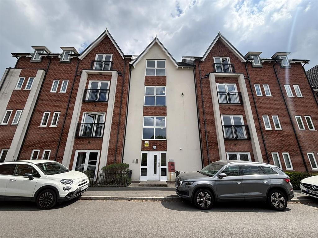 Houseman Crescent, West Didsbury 2 bed apartment - £1,350 pcm (£312 pw)