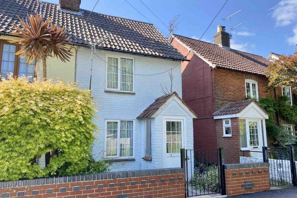Kingsburys Lane, Ringwood, BH24 1EL 2 bed cottage - £325,000
