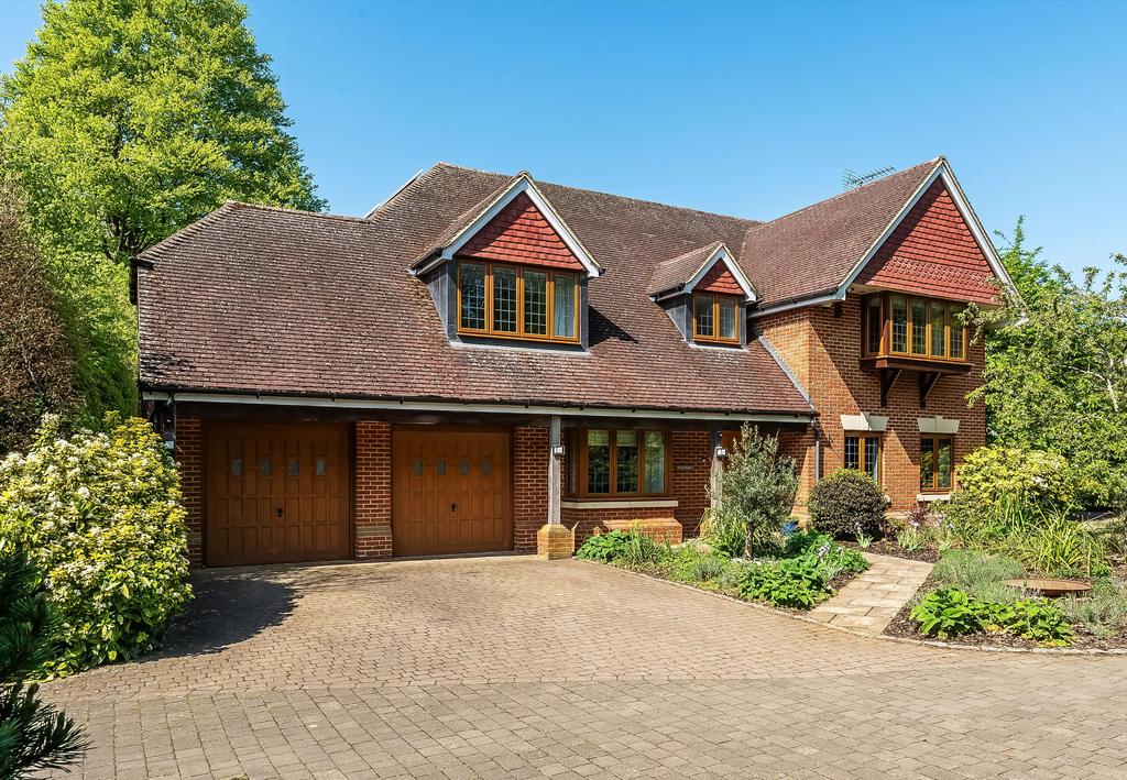 Mark Way, Godalming, Surrey, GU7 2BD 4 bed detached house - £1,850,000