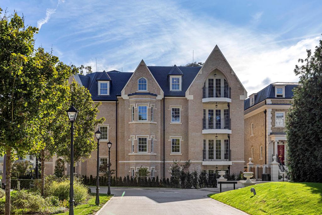 King John Square, Englefield Green... 3 bed flat to rent - £8,000 pcm ...