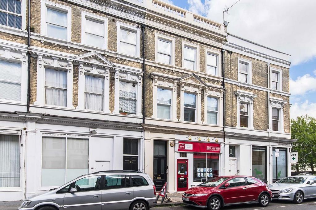 Comeragh Road, London W14 3 bed flat to rent - £3,300 pcm (£762 pw)