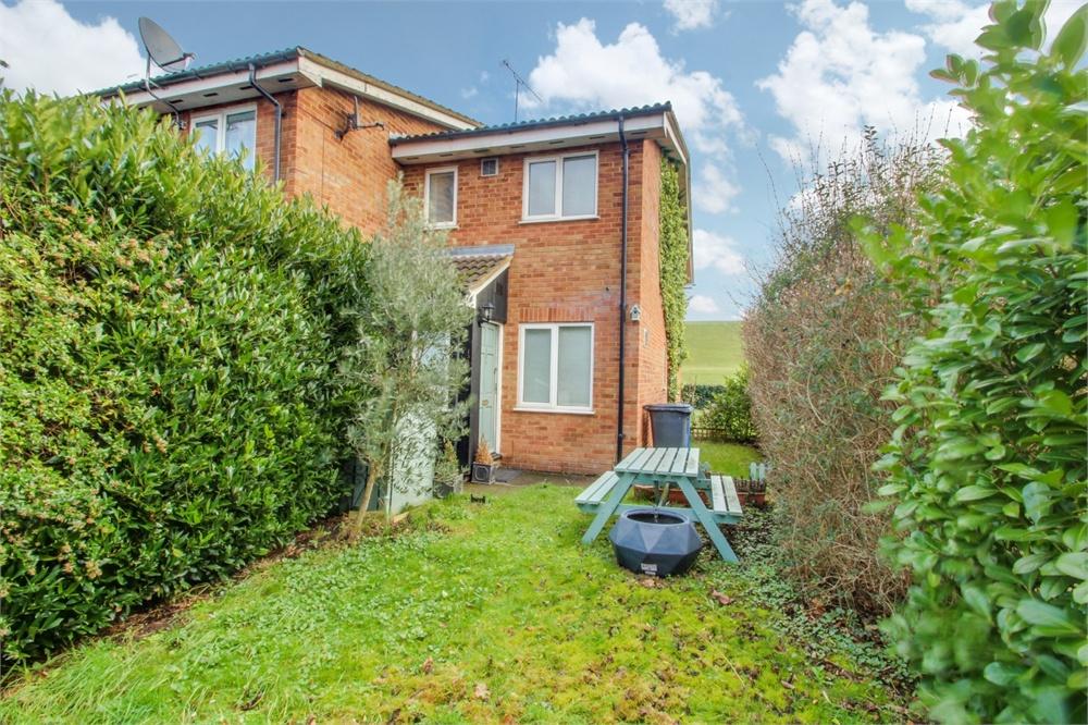 Penn Road, Datchet SL3 1 bed terraced house to rent - £1,300 pcm (£300 pw)