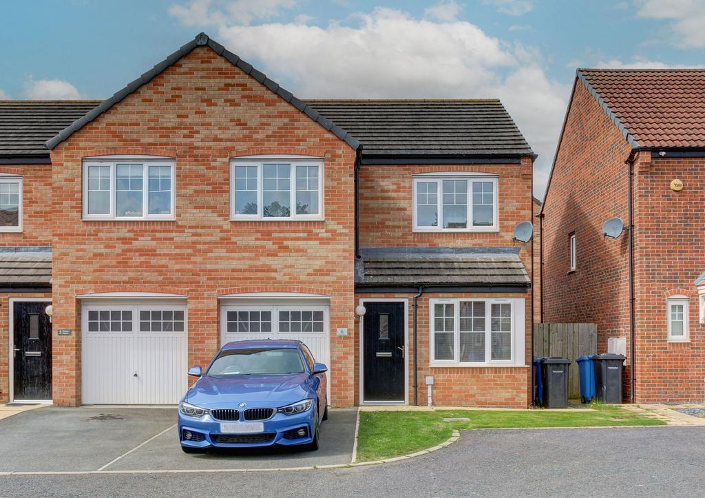 Preston Square, Morpeth NE61 3 bed semi-detached house - £270,000