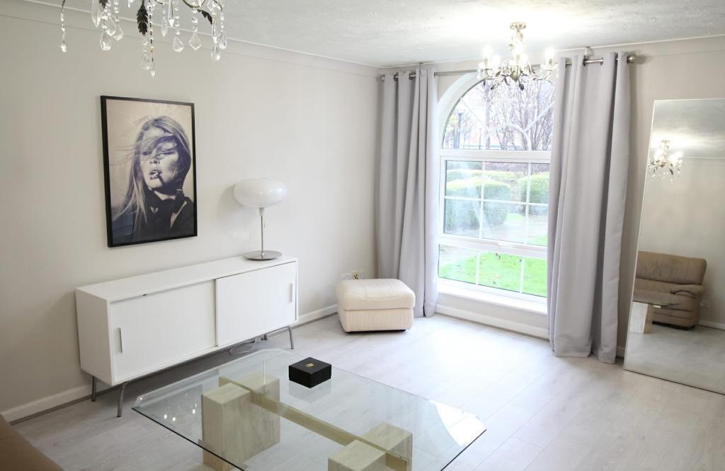 Labrador Quay, Salford, M50 3YH 2 bed apartment to rent - £1,350 pcm (£ ...