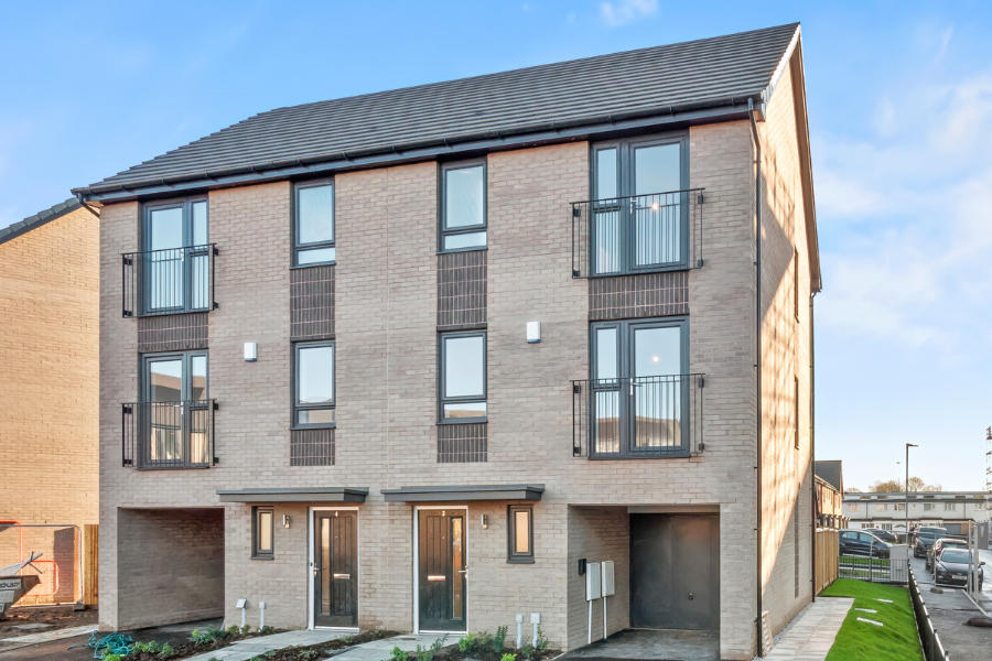 at The Gateway, Brick Kiln Road... 4 bed house to rent - £1,950 pcm (£ ...
