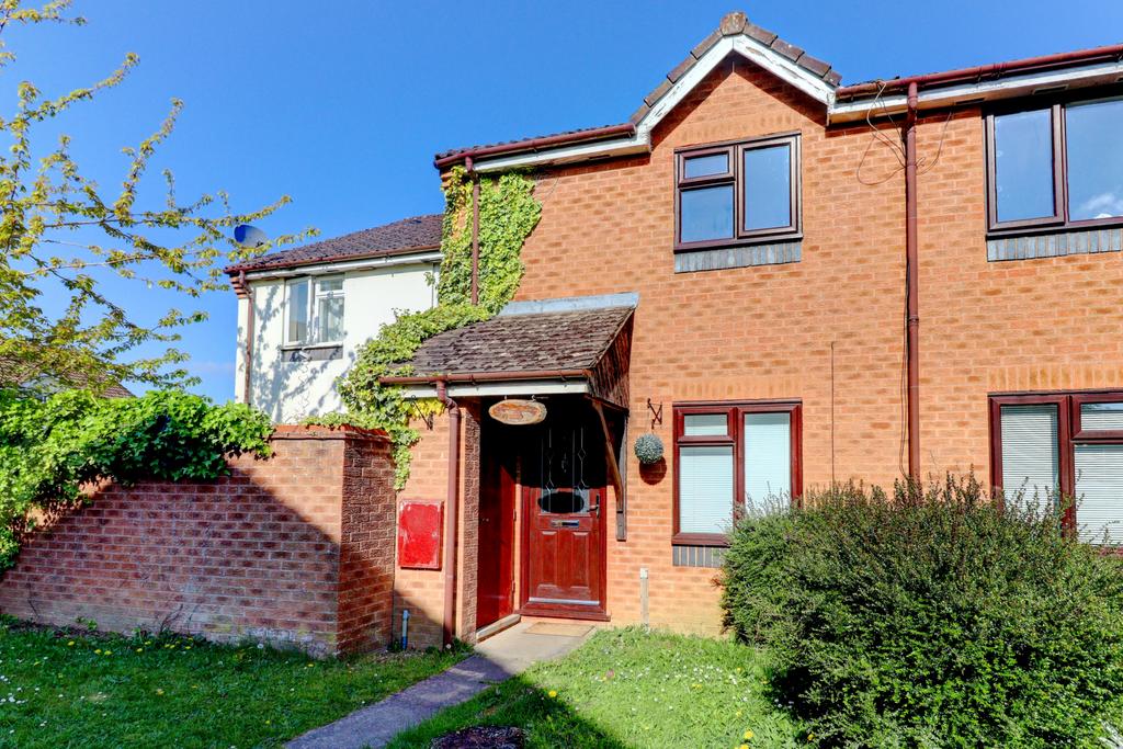 Billings Close, High Wycombe HP14 2 bed terraced house for sale - £325,000