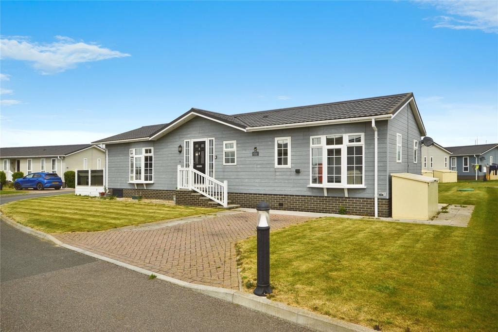 Peninsula Crescent, Rochester ME3 2 bed detached house for sale - £260,000