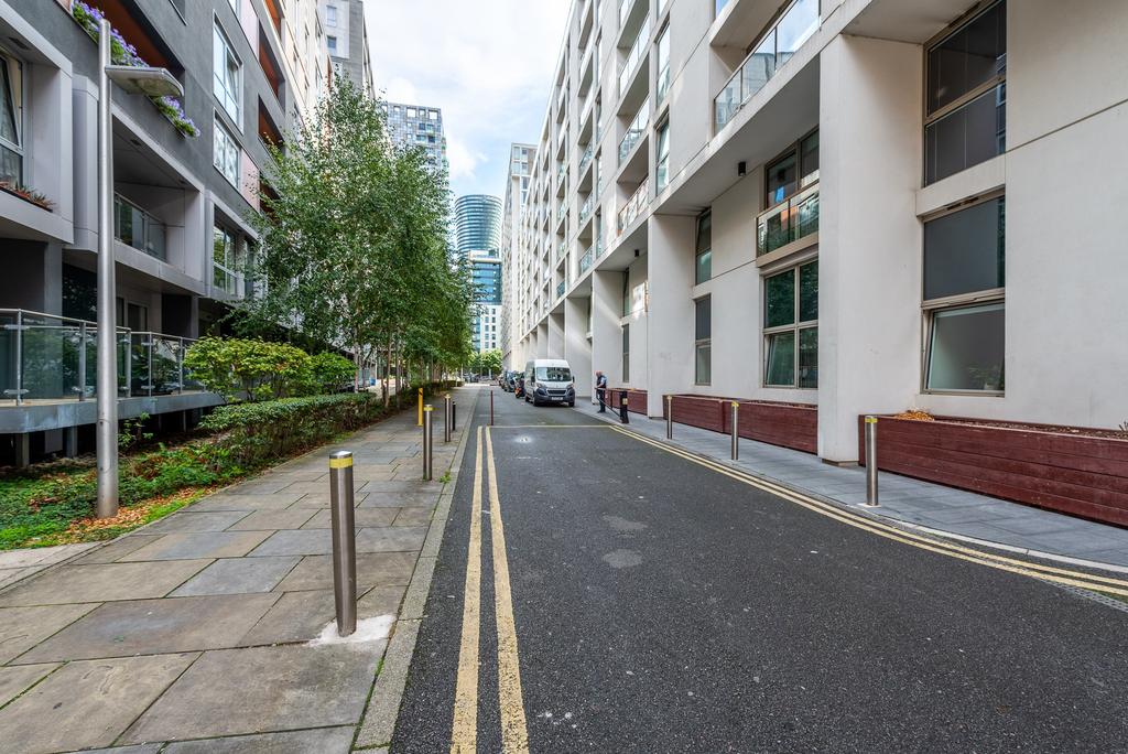 Denison House 2 3 bed flat - £4,290 pcm (£990 pw)