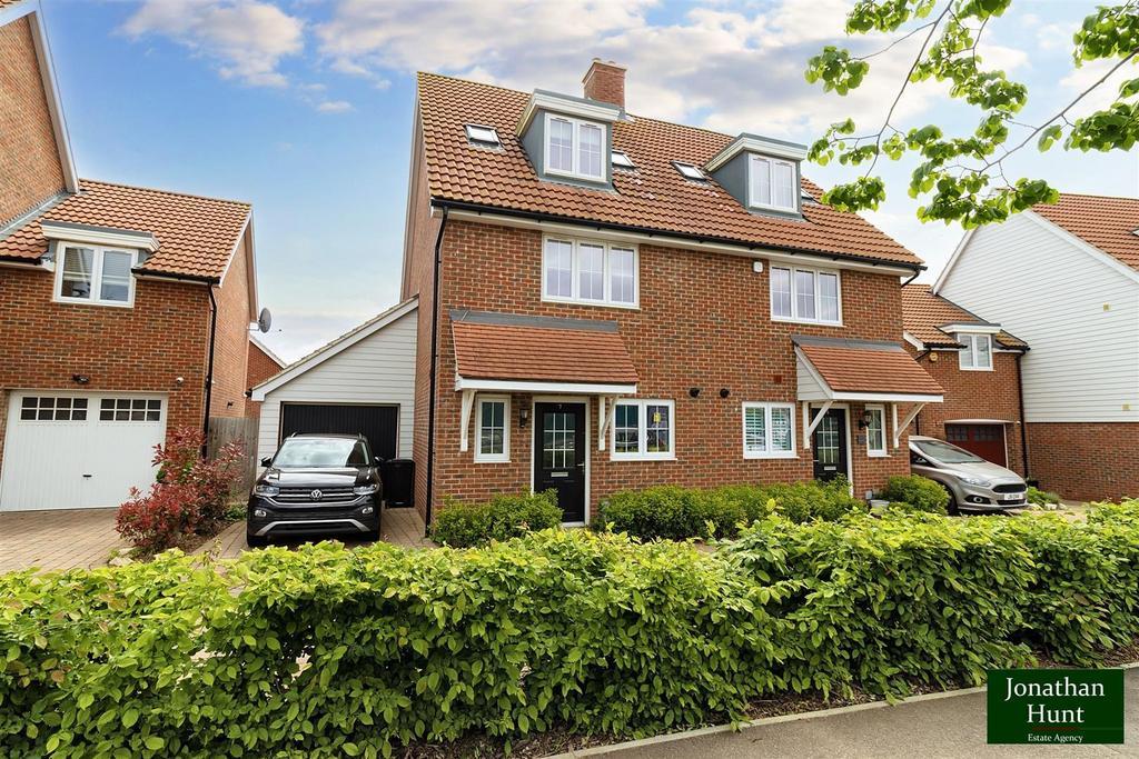 Bergham Close, Bishops Stortford CM23 3 bed semi-detached house - £495,995