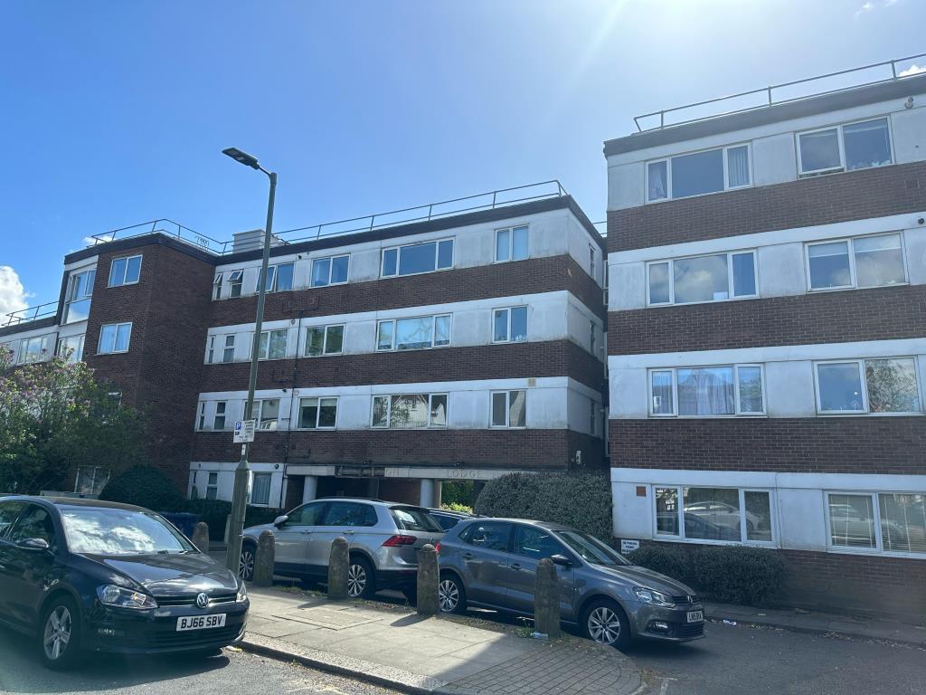 Temple Fortune Lane, London, NW11 2 bed flat for sale - £575,000
