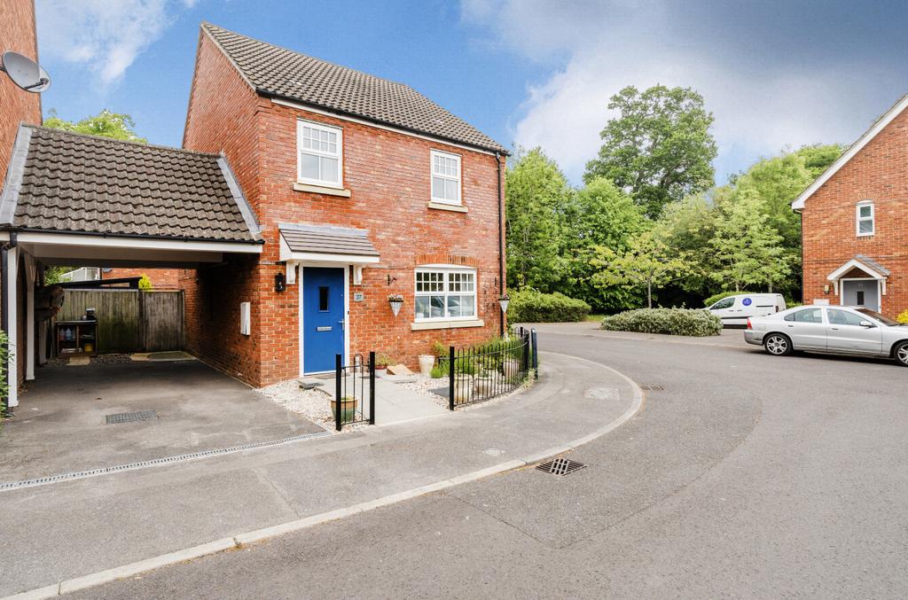 Bilberry Gardens, Mortimer, Reading 3 bed detached house for sale - £ ...