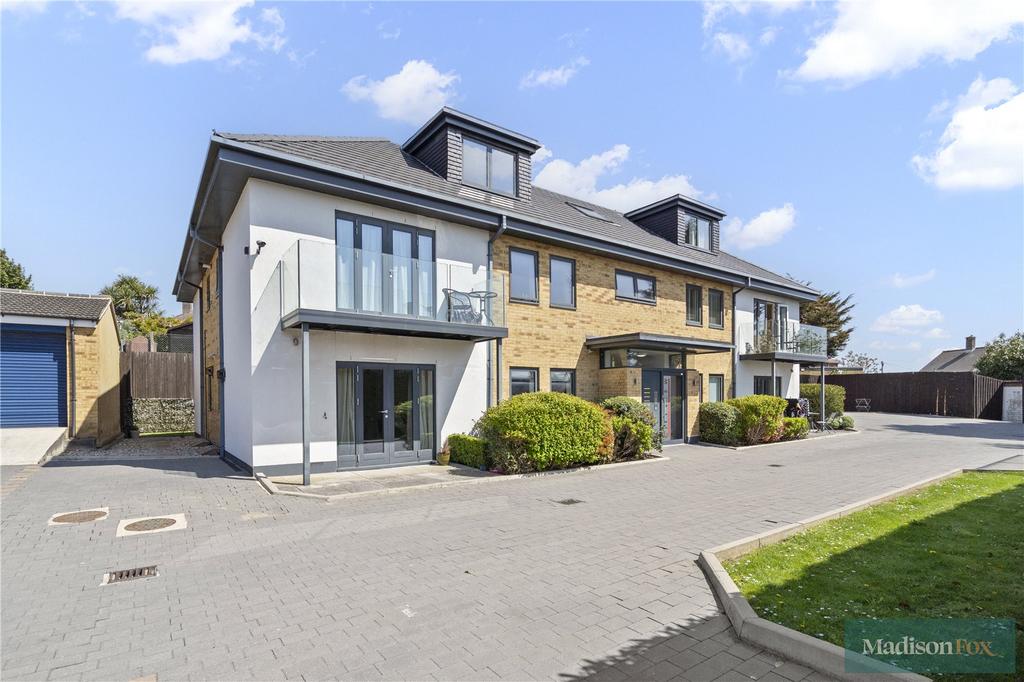 Lowe Close, Chigwell IG7 1 bed apartment for sale - £275,000