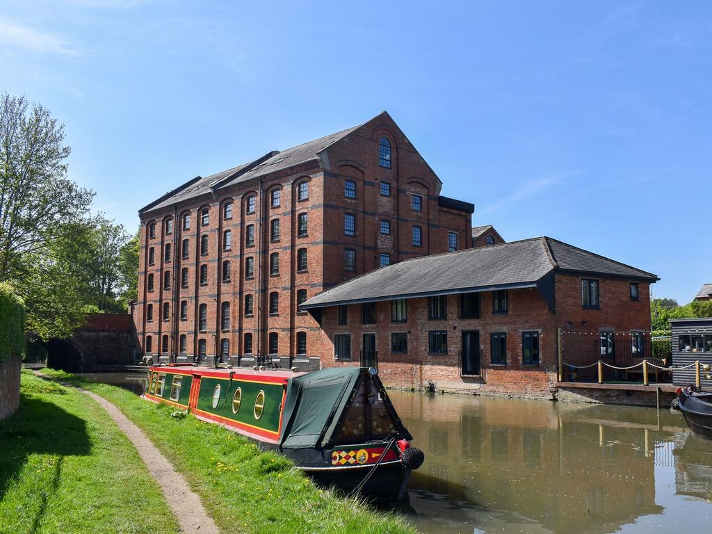 Gayton Road, Blisworth, NN7 1 bed apartment - £950 pcm (£219 pw)
