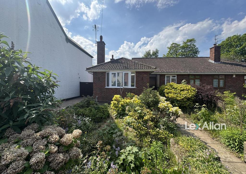 Bridle Road, Stourbridge 2 bed semi-detached bungalow for sale - £380,000