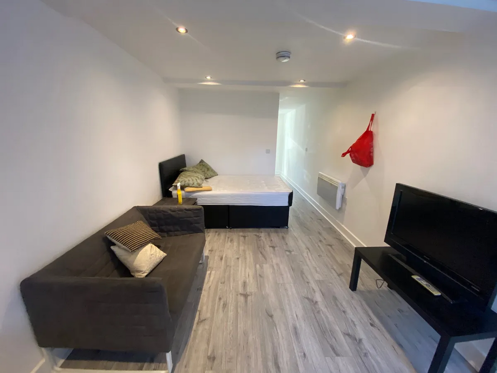 Upper Hill Street, Liverpool L8 Studio to rent - £675 pcm (£156 pw)