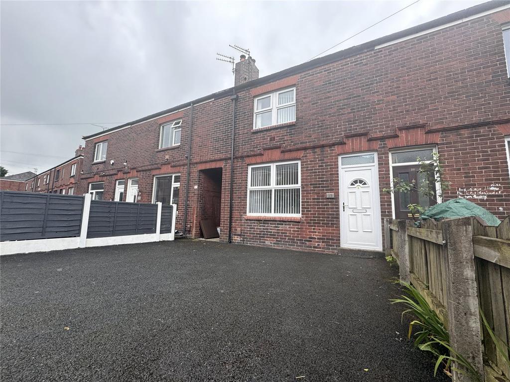 LINDEN AVENUE, Oldham OL4 3 bed terraced house - £875 pcm (£202 pw)