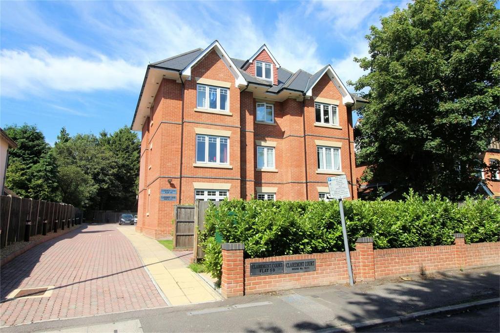 Claremont Avenue, Woking, Surrey, GU22 1 bed apartment - £1,300 pcm (£ ...