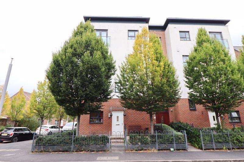 Lord Street, Salford, 3 bed duplex - £1,400 pcm (£323 pw)