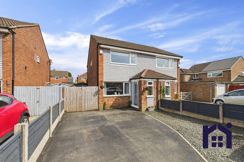 Countess Way, Euxton, PR7 6PT 2 bed semi-detached house for sale - £185,000