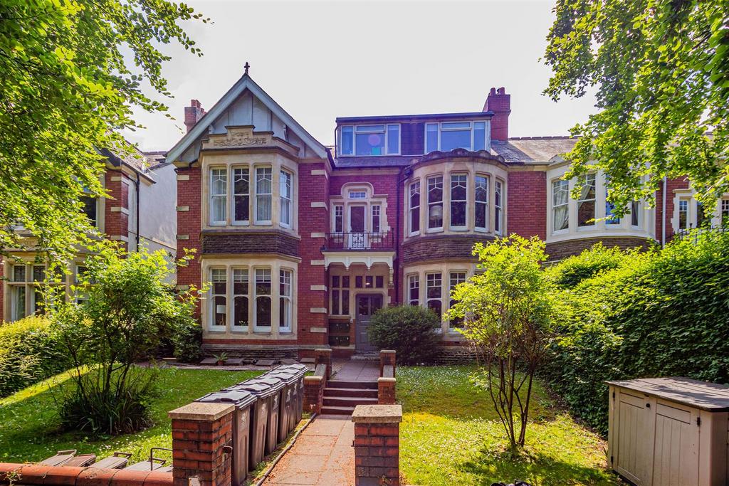 Ninian Road, Cardiff CF23 1 bed flat - £900 pcm (£208 pw)