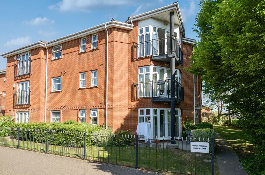 Charlie Soar Court, Eastleigh... 2 bed flat for sale - £190,000