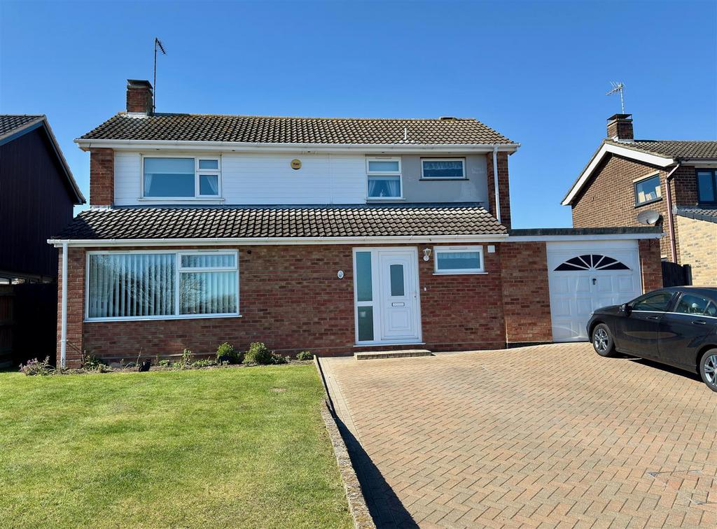 Broadwaters Road, Oulton Broad... 4 bed detached house for sale - £400,000