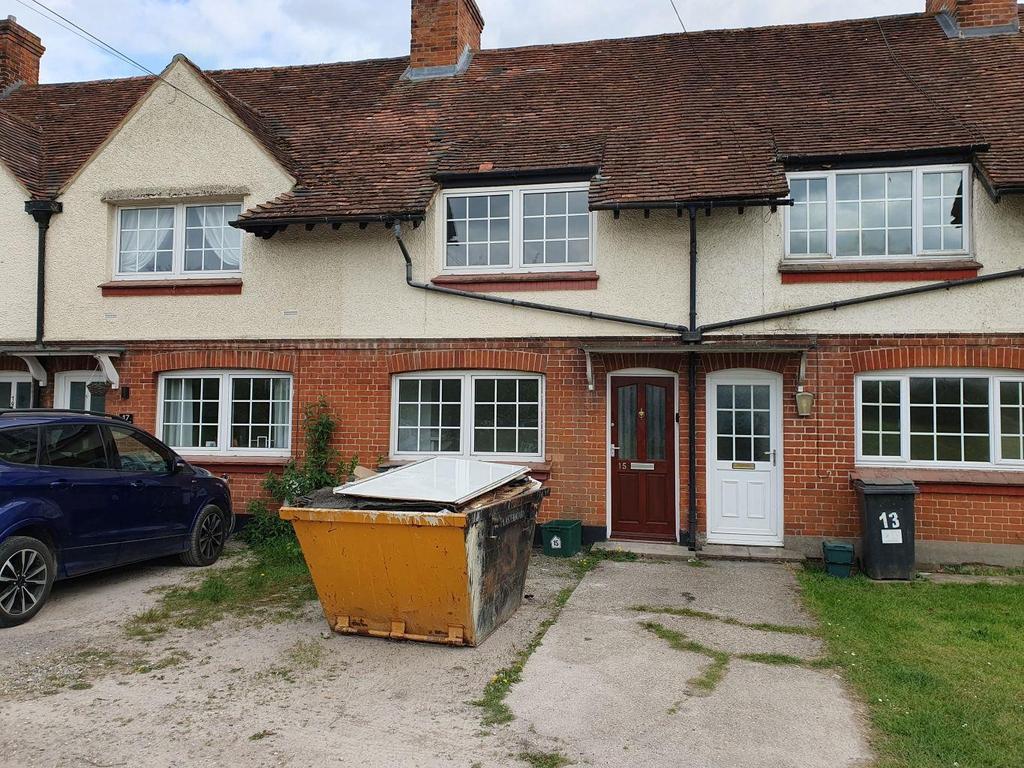 London Road, Thatcham 2 bed terraced house - £1,300 pcm (£300 pw)