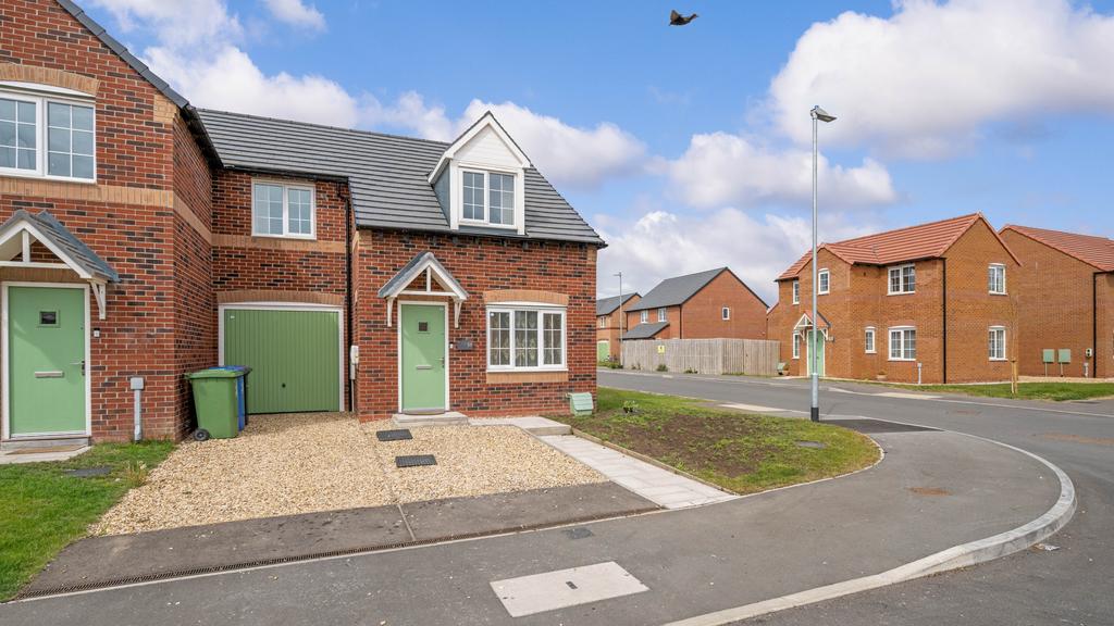 Hawthorn Close, Boston, PE21 3 bed semi-detached house - £220,000