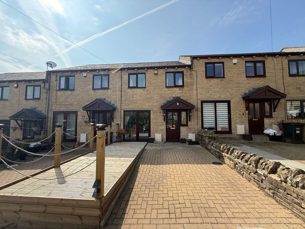 Summerfield Court, Halifax HX2 3 bed townhouse - £900 pcm (£208 pw)