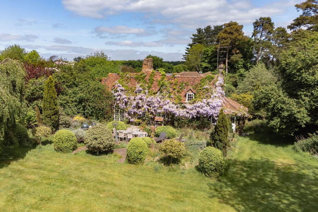 Parrotts Lane, Buckland Common... 4 bed detached house for sale - £ ...