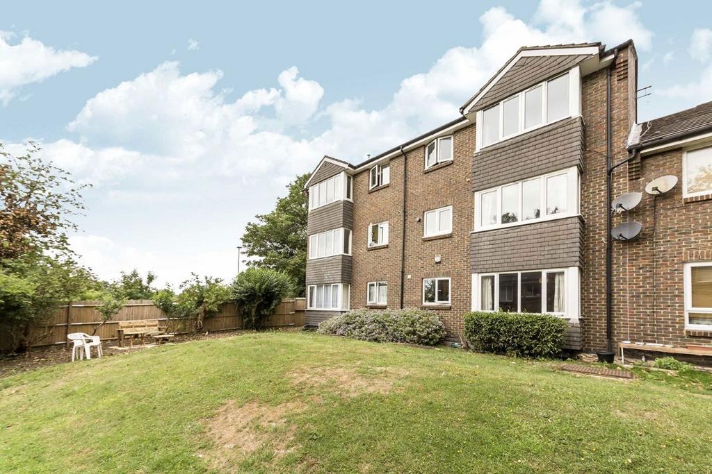 Milford Mews, London SW16 2 bed flat - £1,800 pcm (£415 pw)