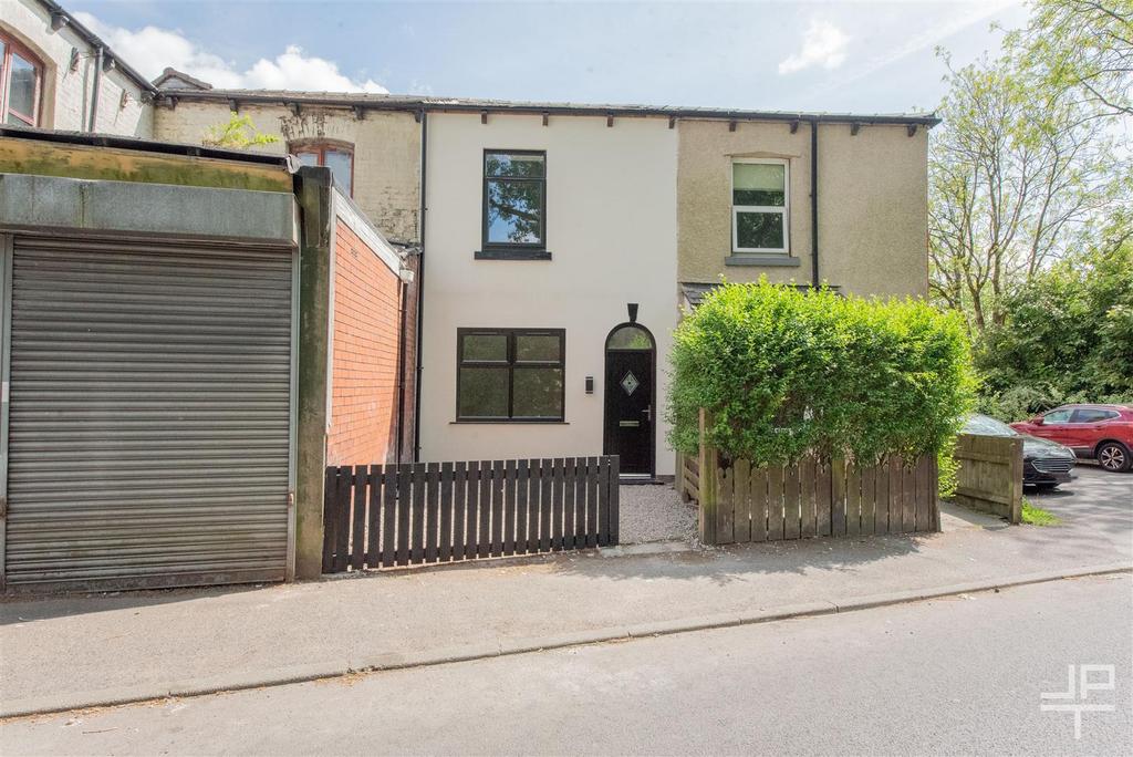 Liverpool Road, Wigan WN2 2 bed terraced house for sale - £155,000