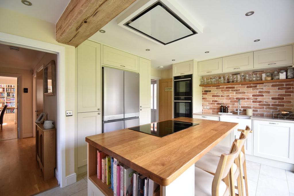 Palmers Yard, Headcorn, Ashford, TN27 5 bed detached house - £600,000