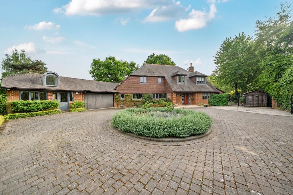 Sheerwater Avenue, Woodham, Surrey, KT15 4 bed detached house - £1,700,000