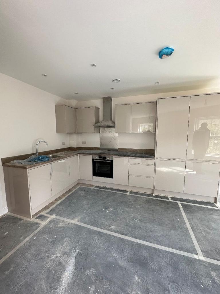 2 Bedroom Flat, Sunny Court, Norbiton 2 bed flat to rent - £2,300 pcm ...