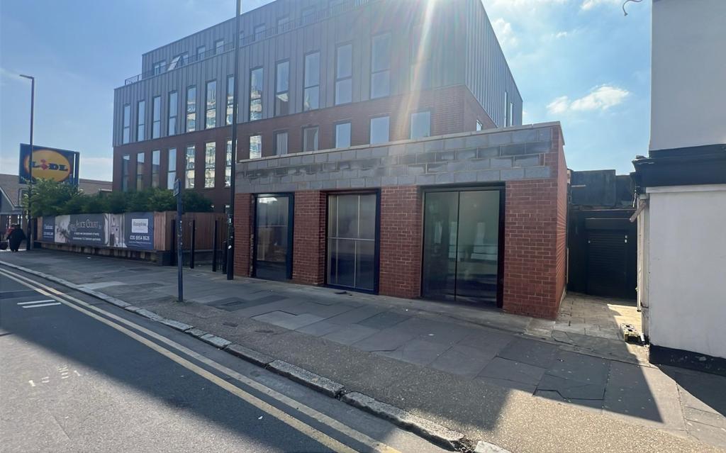 High Street, Edgware, HA8 Retail property (high street) - £3,750 pcm (£ ...