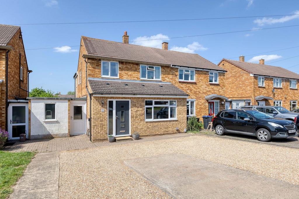 Truemans Road, Hitchin SG5 3 bed semi-detached house for sale - £475,000