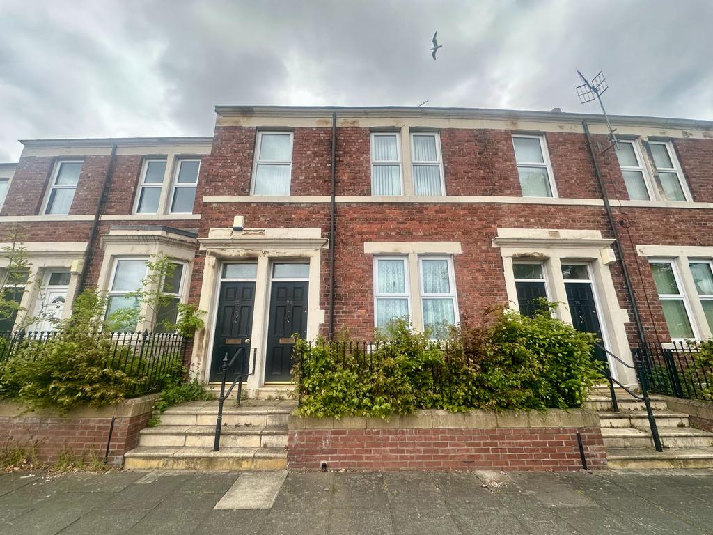 Bensham Crescent, Gateshead, NE8 5 bed terraced house for sale - £120,000