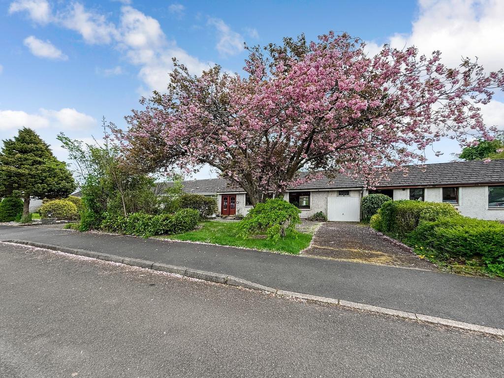 Cairns Place, Muckhart, Dollar 3 bed bungalow for sale - £219,995