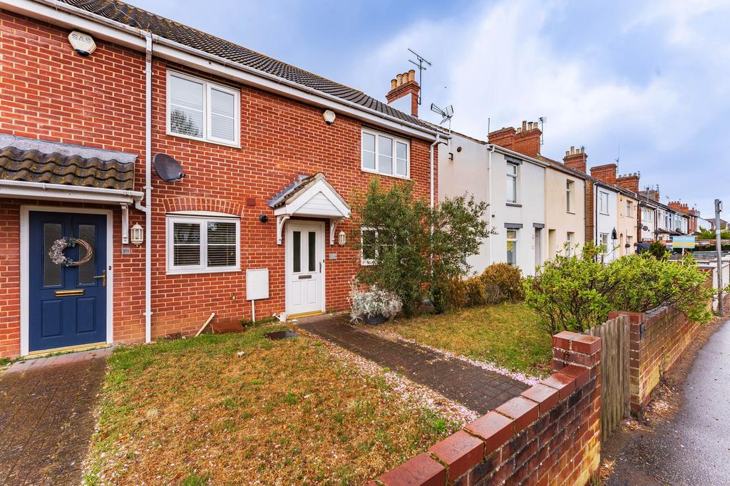 Victoria Road, Lowestoft 3 bed end of terrace house for sale - £230,000