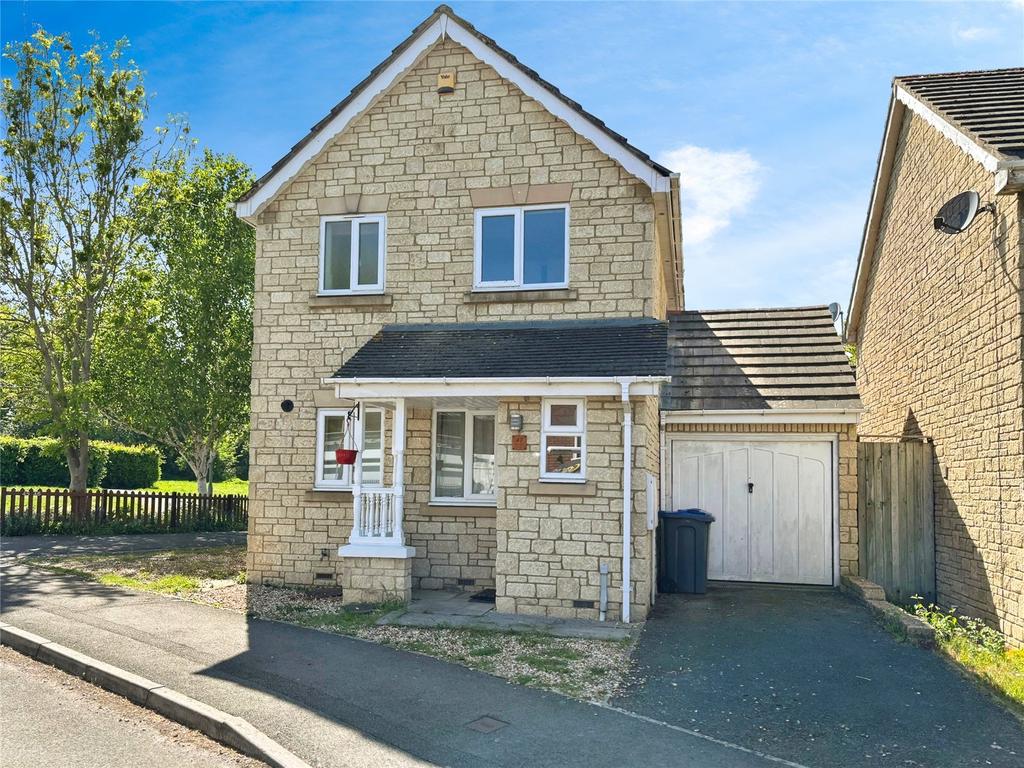 Windsor Drive, Westbury 3 bed detached house - £285,000