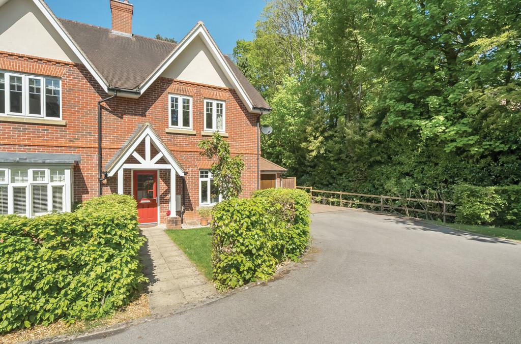 Copse Way, Surrey GU26 3 bed semi-detached house - £799,950