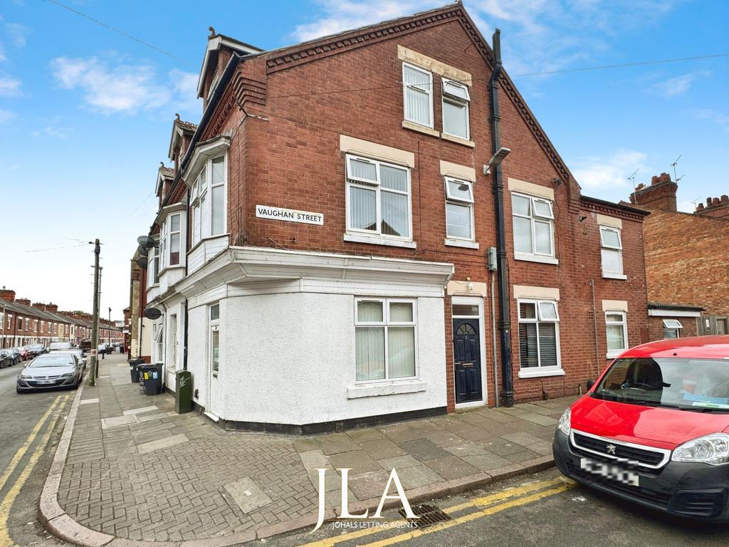 Leicester LE3 3 bed flat to rent - £995 pcm (£230 pw)