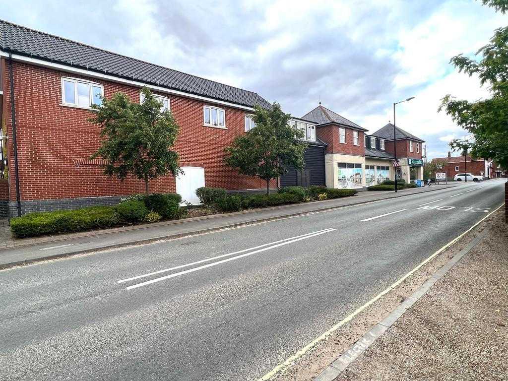 14-18 High Street, Wickham market 2 bed flat - £825 pcm (£190 pw)